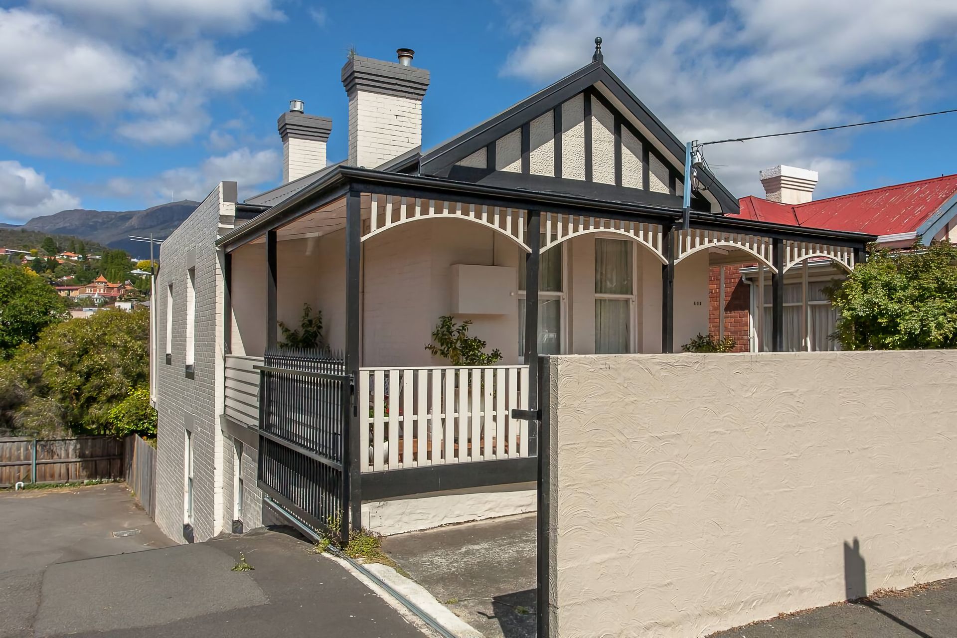 Kallara House walk to restaurant strip - Inside Hobart Accommodation