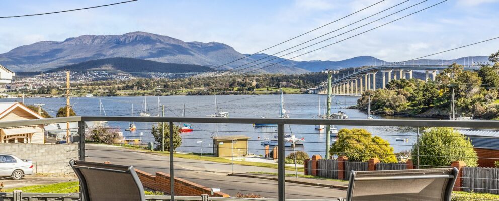 Accommodation with Mountain view in Hobart - Inside Hobart Accommodation